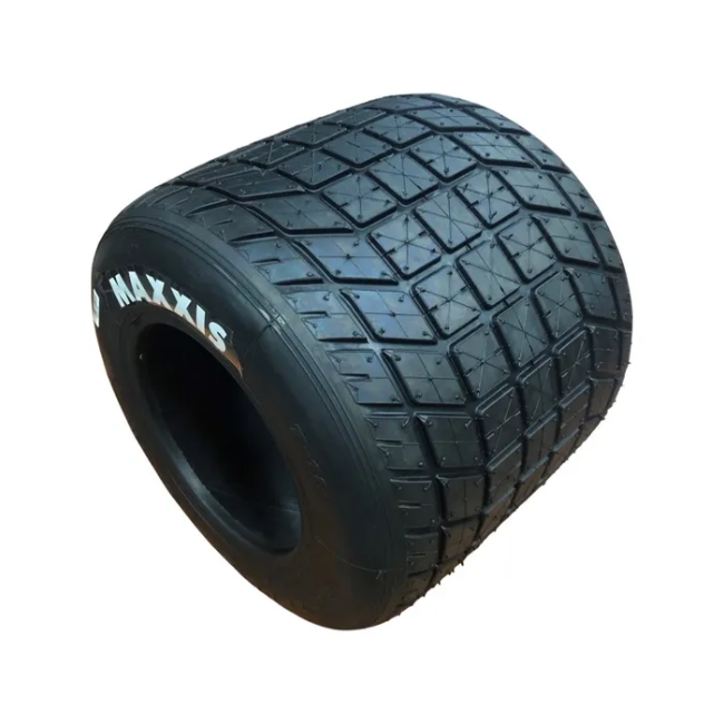 REAR MAXXIS DIRT TYRE 11.00 X 8.00 X 6'' DIA MEDIUM COMPOUND